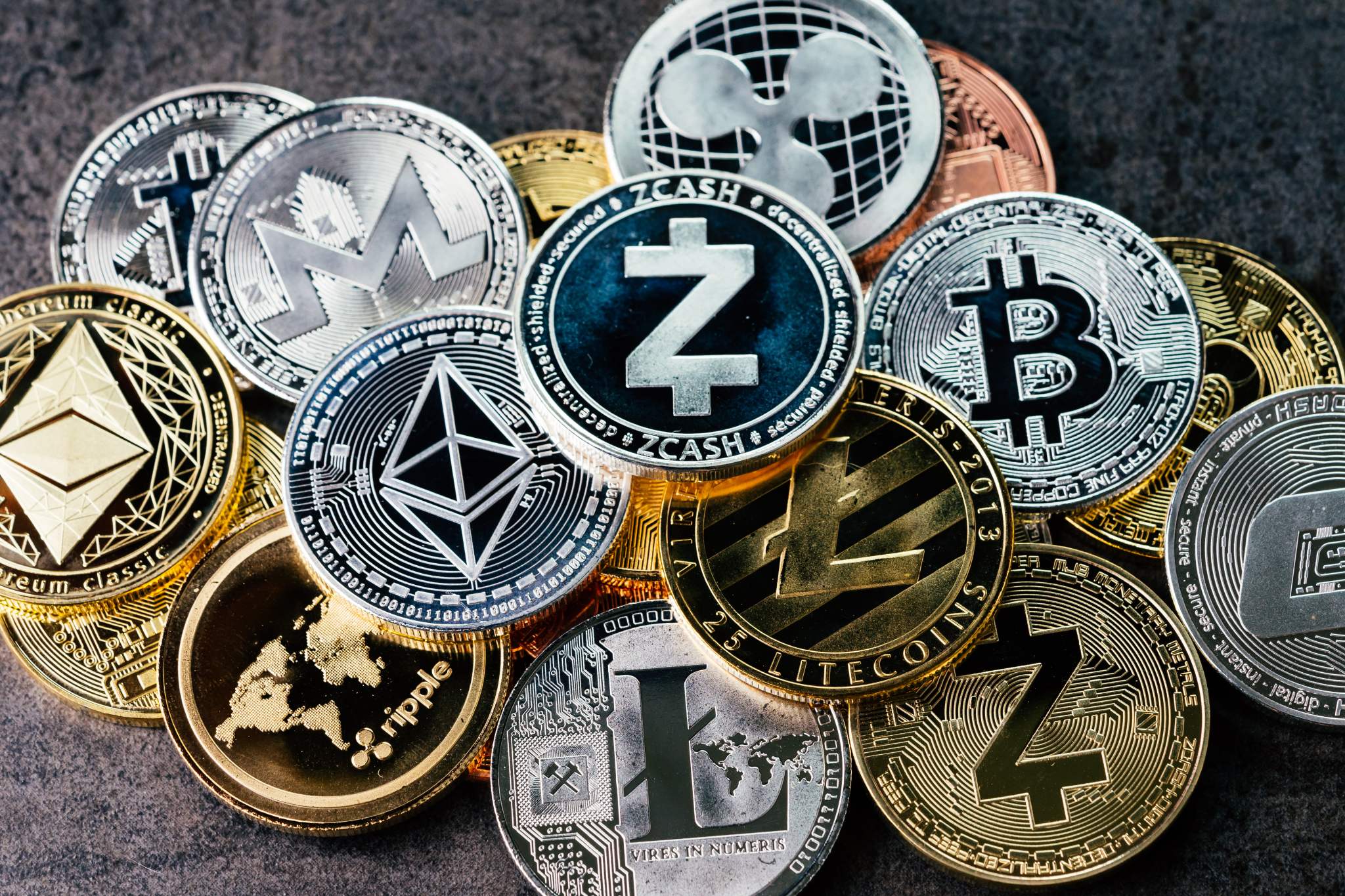 Best Altcoins In 2025: Top Analyst Reveals His Picks