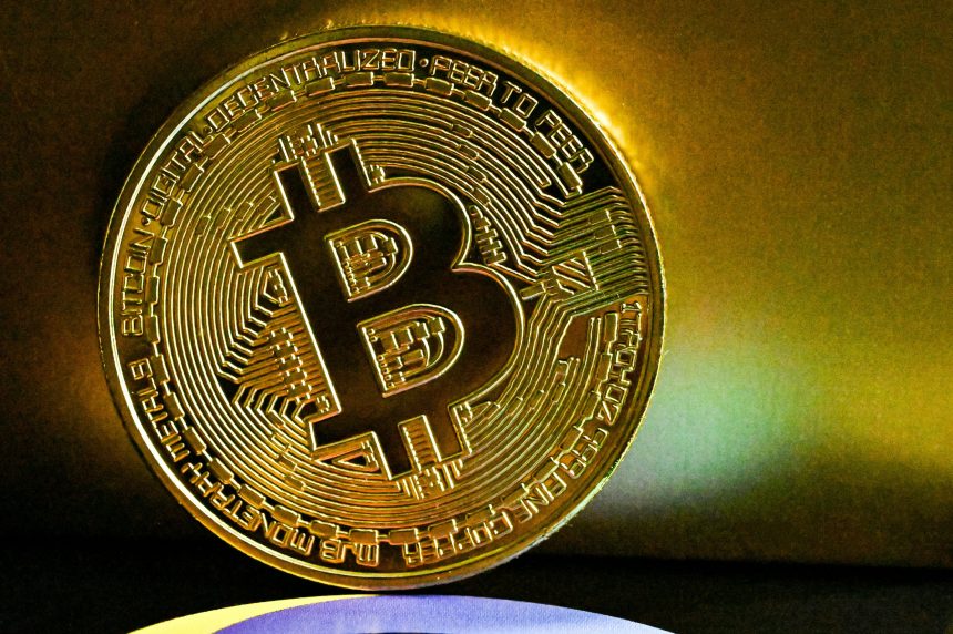 What’s Going On With Bitcoin And The Stock Market? Analyst Breaks It Down